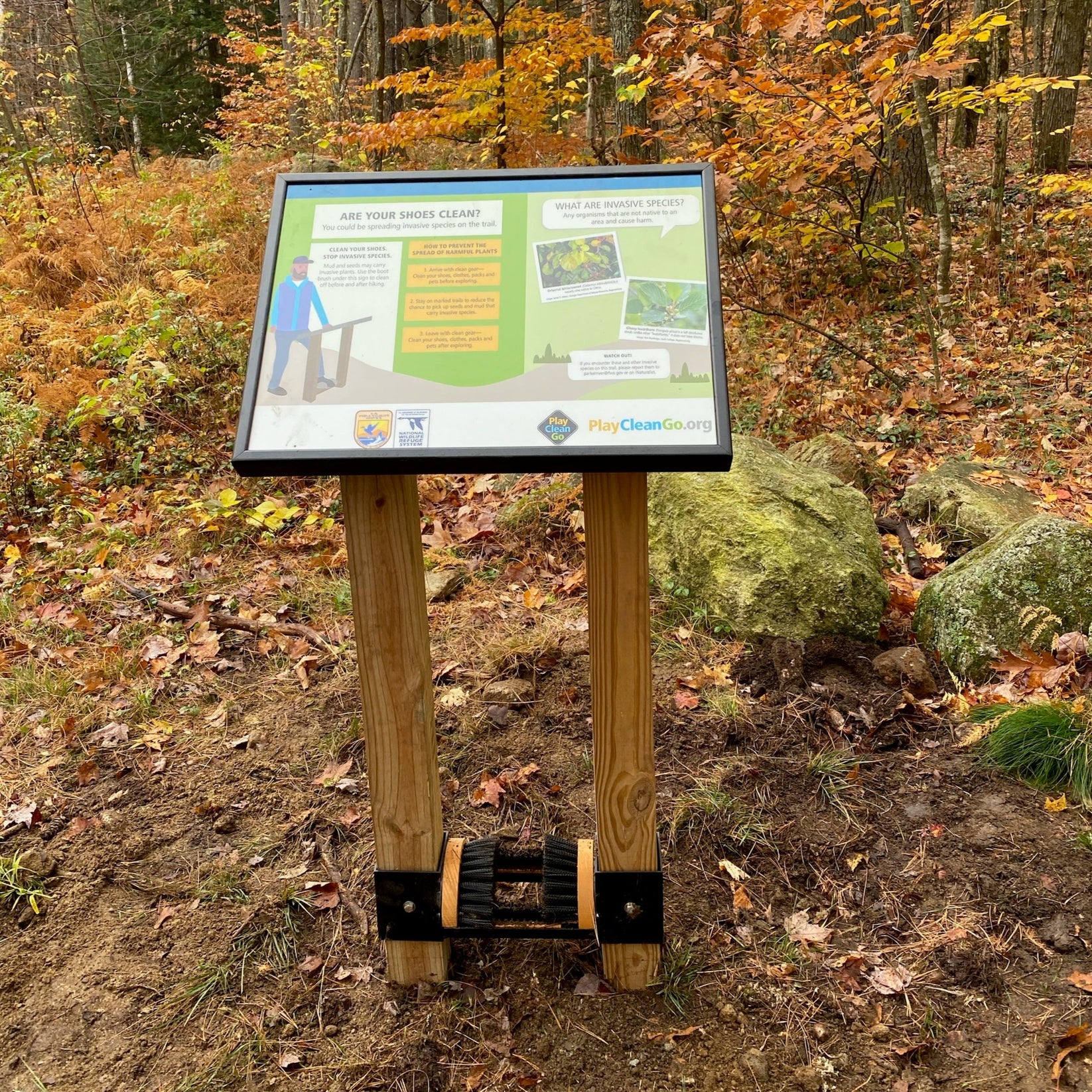 PlayCleanGo® Boot Custom Brush Station with Interpretive Sign Panel ...